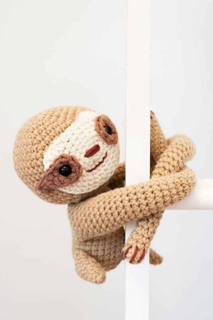 Sleepy sloth crochet pattern