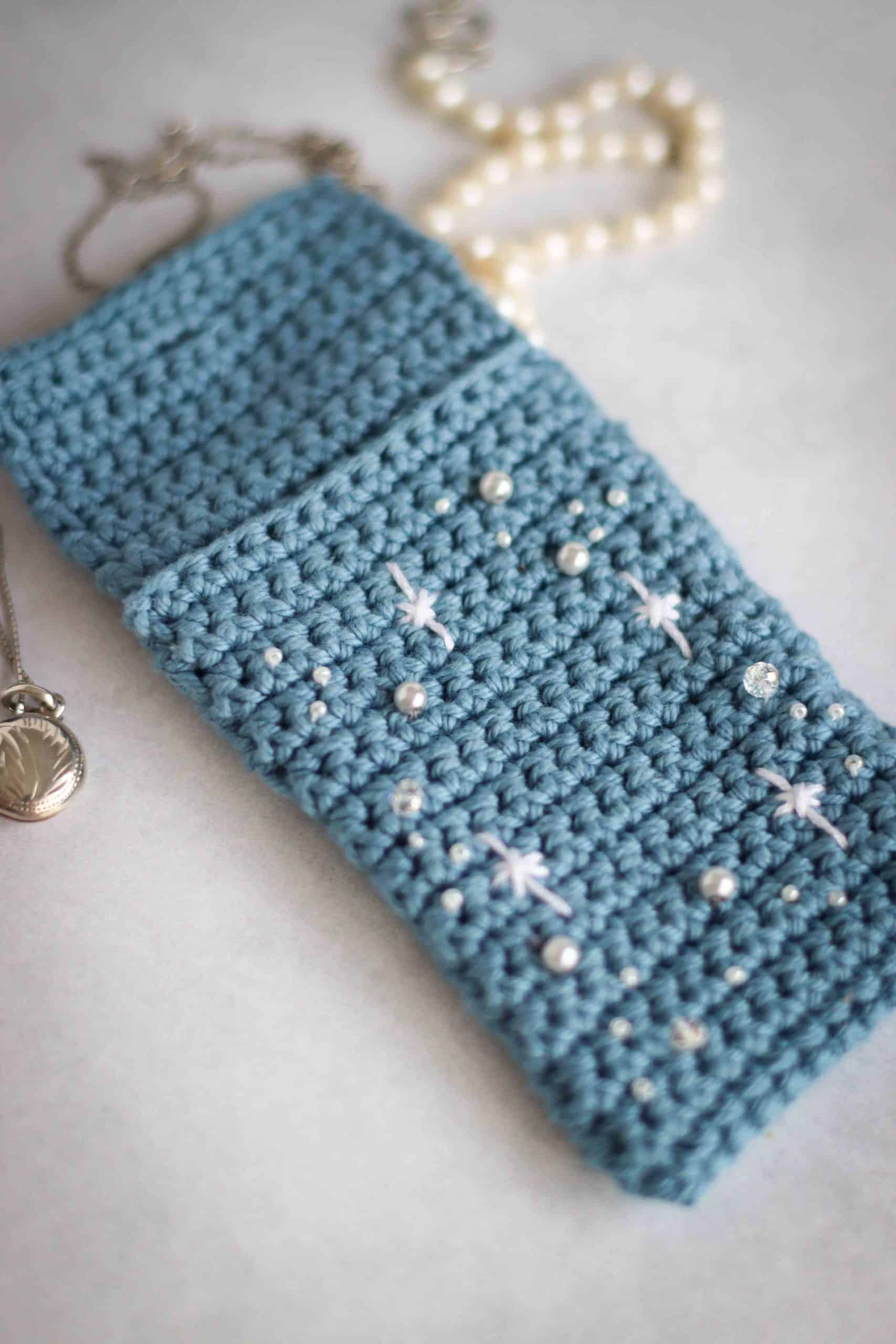 Free Crochet Pouch Pattern / Crochet Gift Card Holder